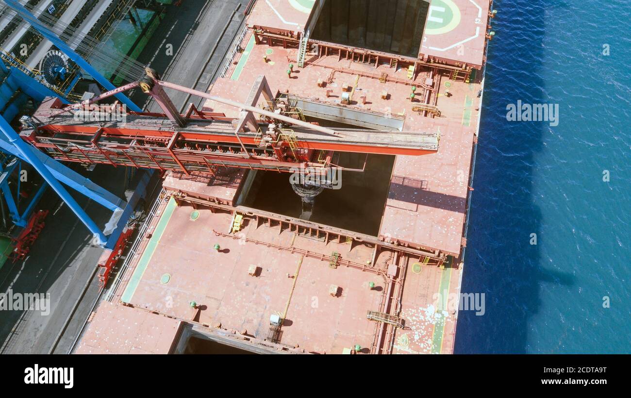 Vessel loading hi-res stock photography and images - Alamy