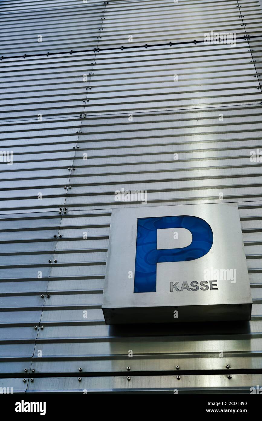 Parking deck sign hi-res stock photography and images - Alamy