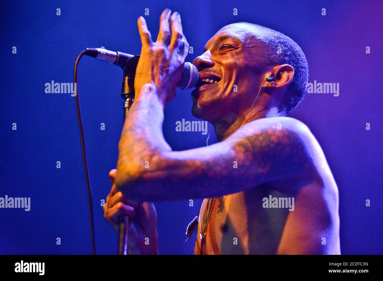 Tricky performing live Stock Photo - Alamy