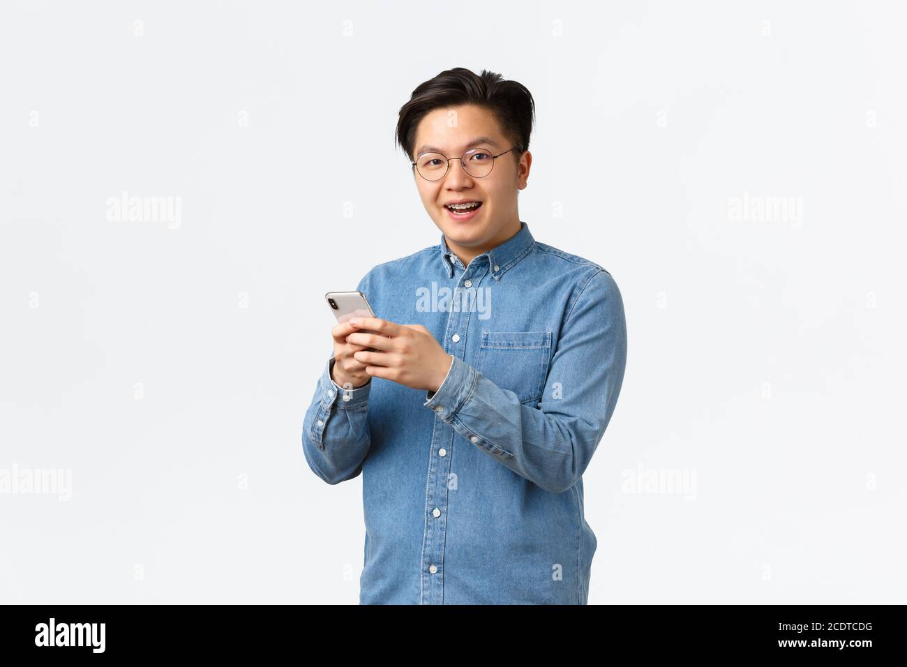 Man entertained with phone hi-res stock photography and images - Alamy