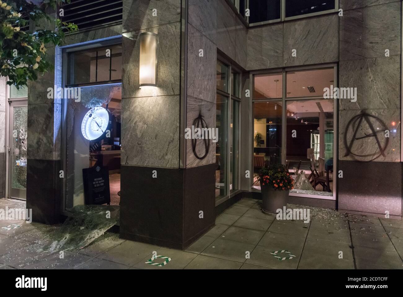 Seattle riot police starbucks hi-res stock photography and images - Alamy