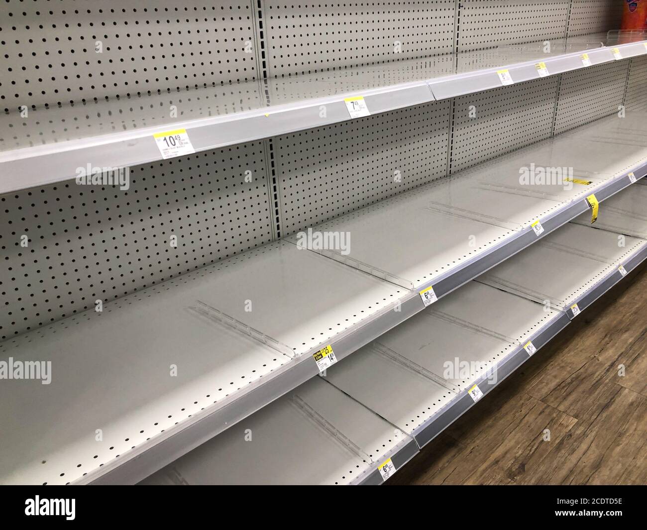 Seattle, USA – March 27, 2020: Late in the day empty Toilet Paper and Paper Towel aisle at ...