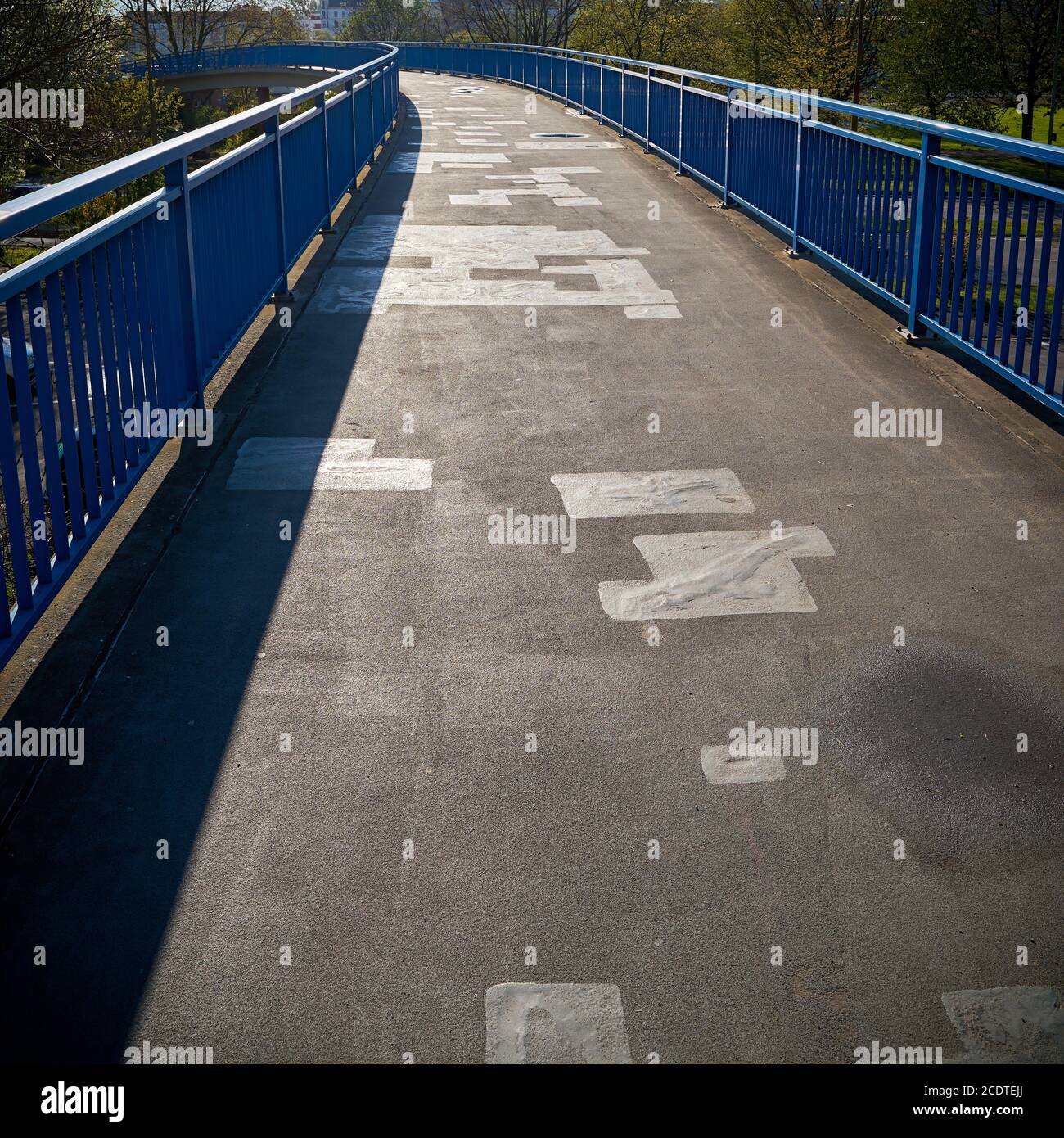 Parapet walkway hi-res stock photography and images - Alamy