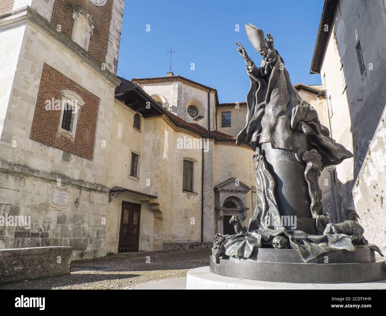 statue of Pope Paul VI to the sacred mountain of Varese, unesco ...