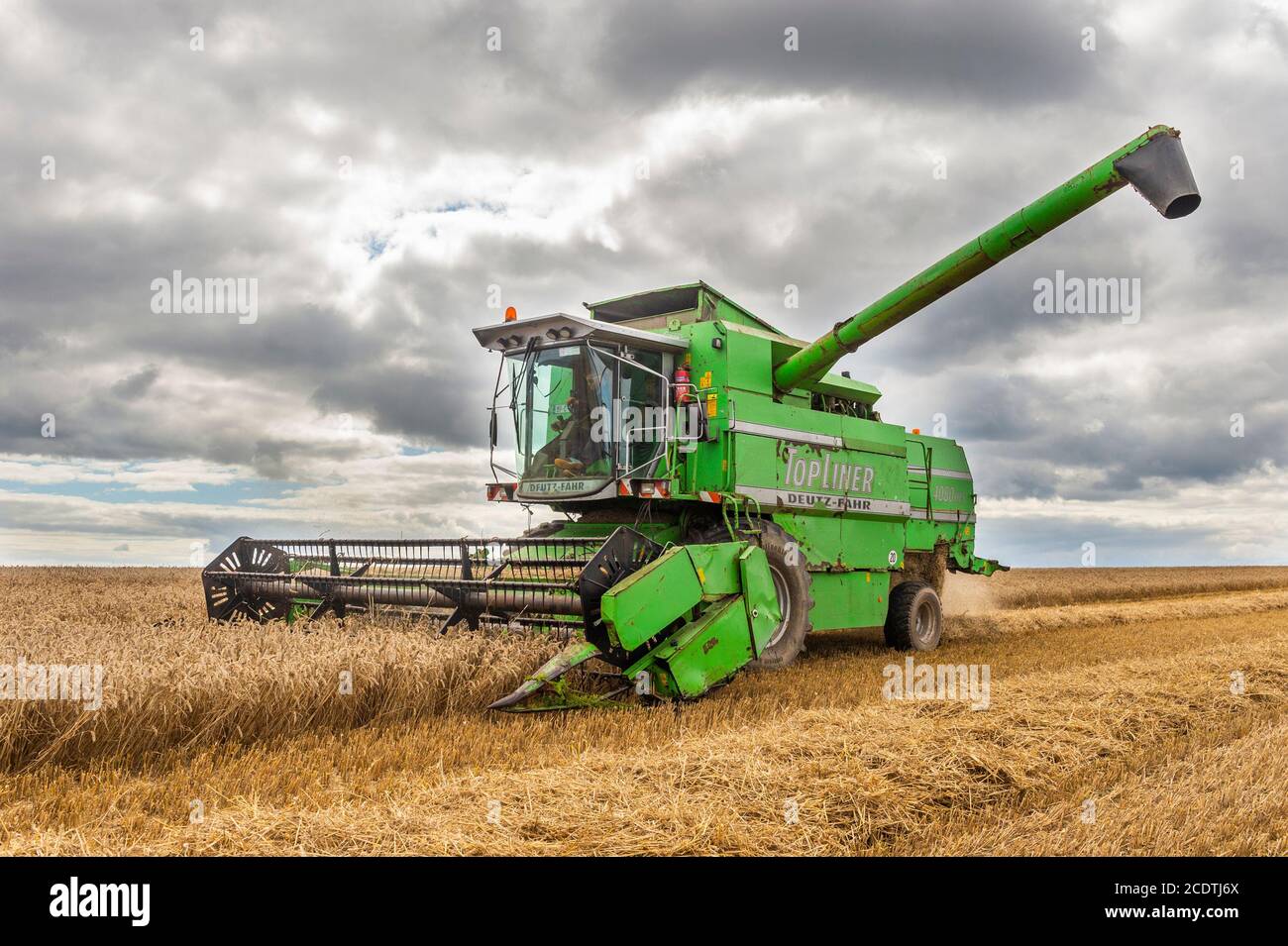 Deutz fahr topliner combine hi-res stock photography and images - Alamy