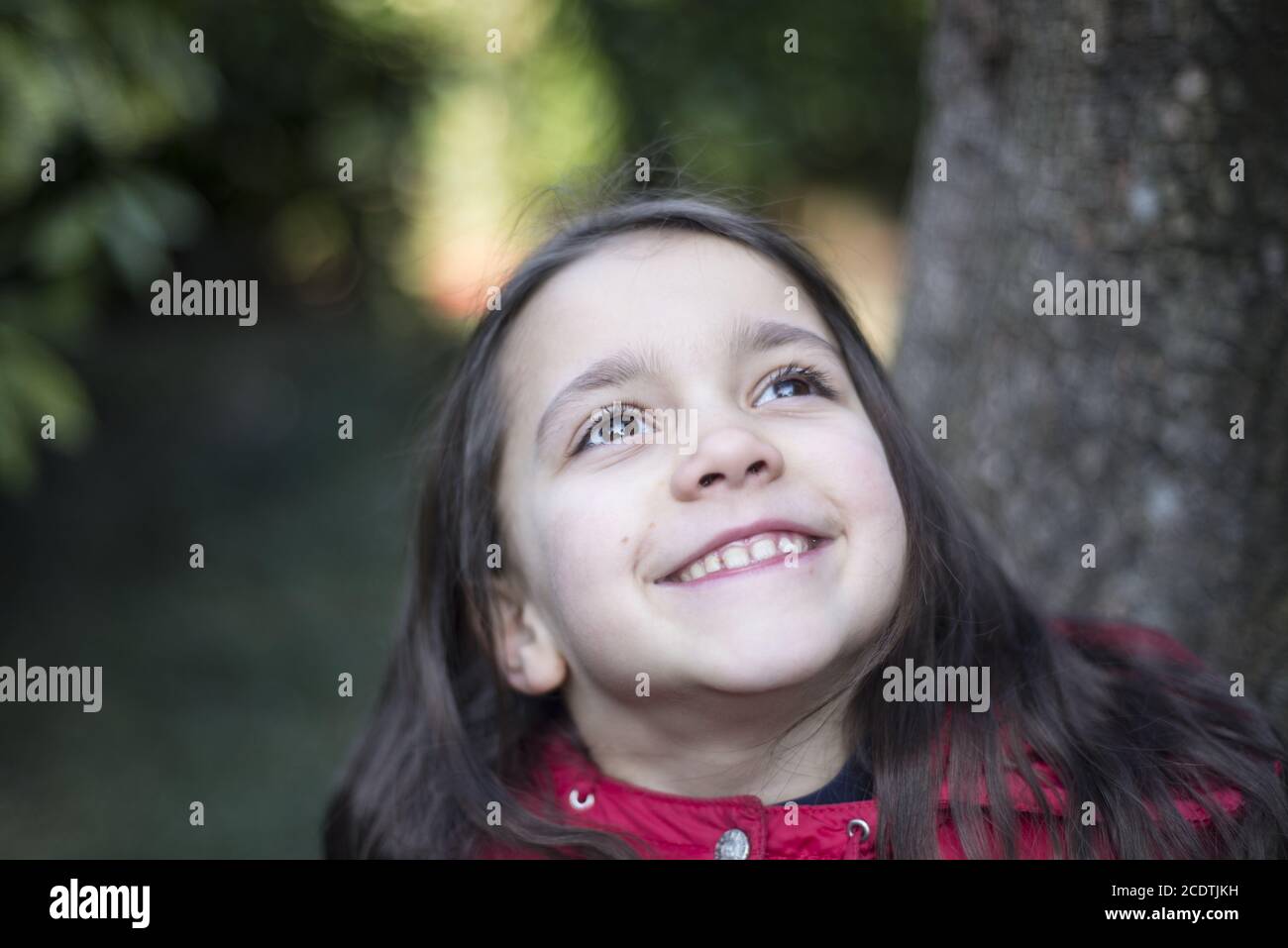 portrait of a little girl of 7 years on the outside Stock Photo - Alamy
