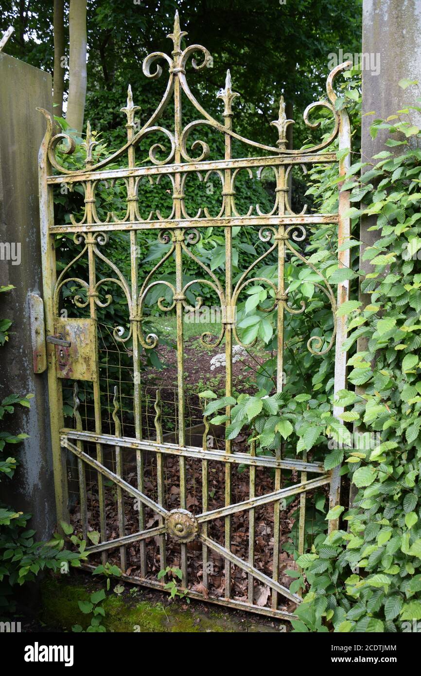 Old garden gate Stock Photo - Alamy
