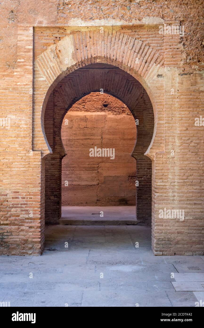Granada alhambra arch hi-res stock photography and images - Alamy