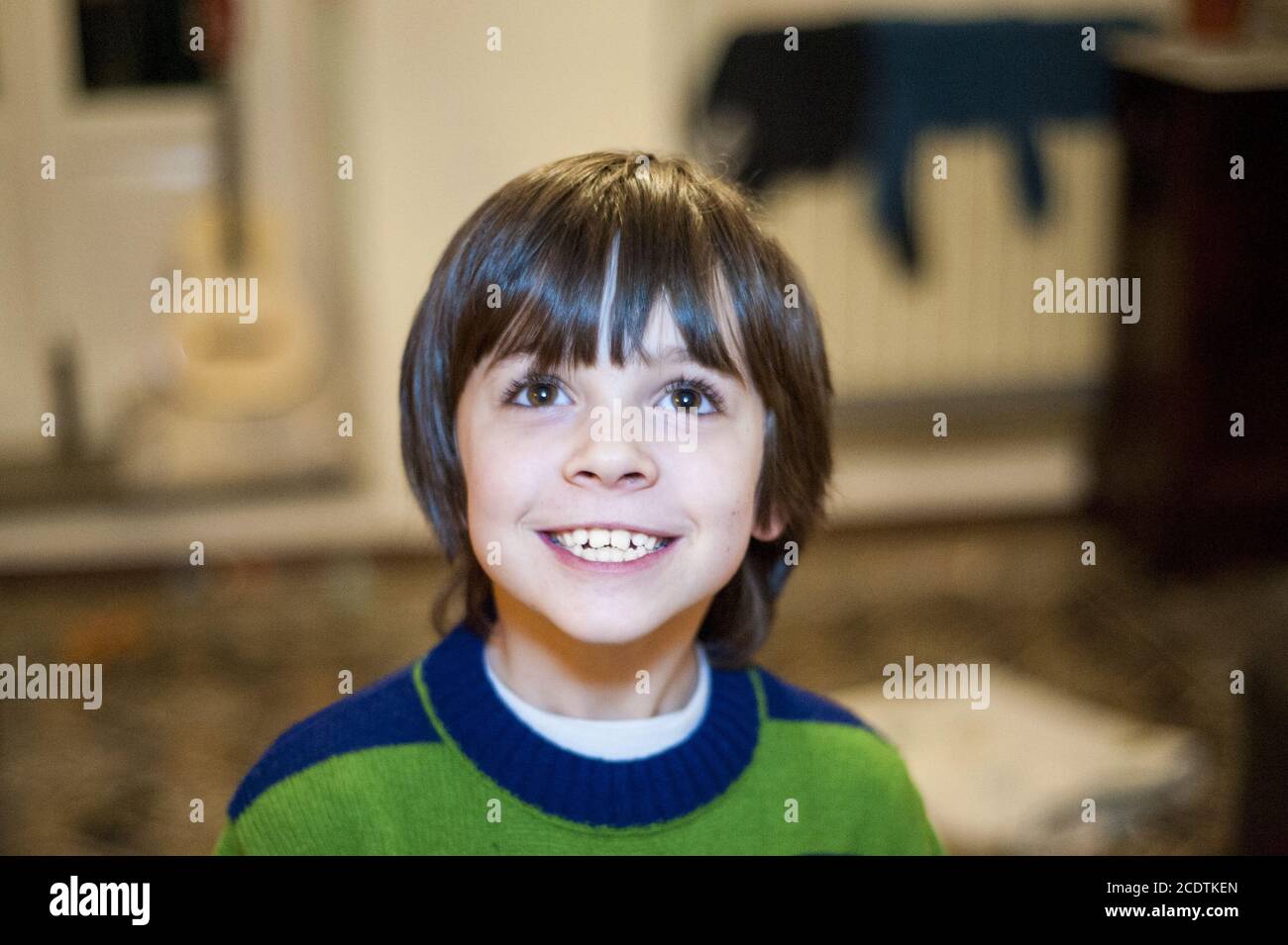 Smiling cute 10 year old hi-res stock photography and images - Alamy