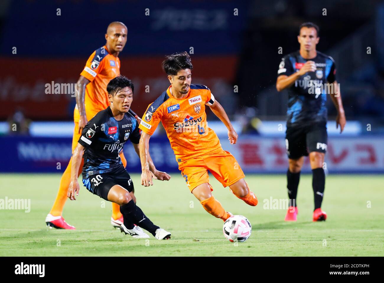 Kawasaki Todoroki Stadium, Kanagawa, Japan. 29th Aug, 2020. (L to R) Reo Hatate (Frontale), Ryo ...
