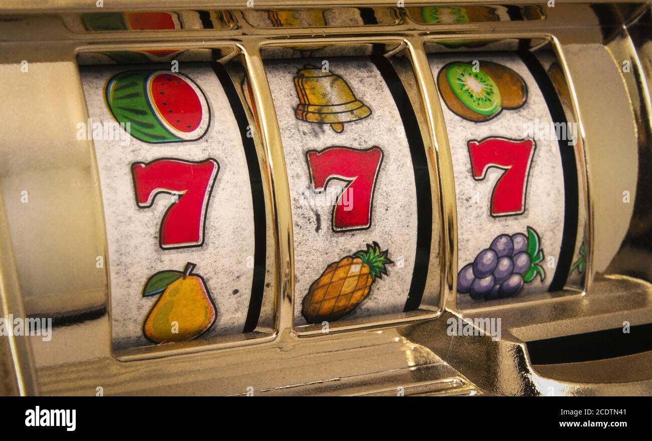 Antique slot machines hi-res stock photography and images - Alamy