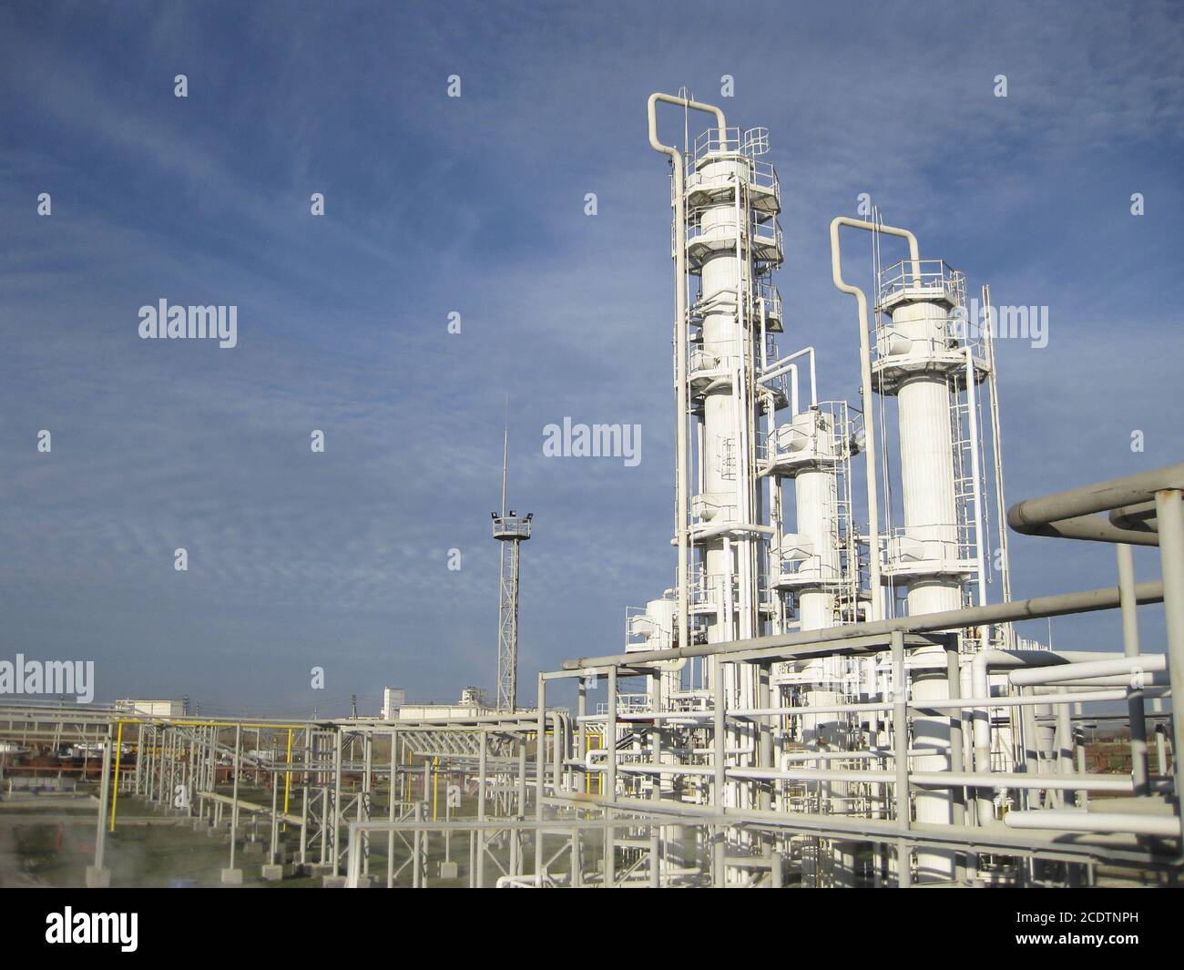 Oil refinery smokestack hi-res stock photography and images - Alamy