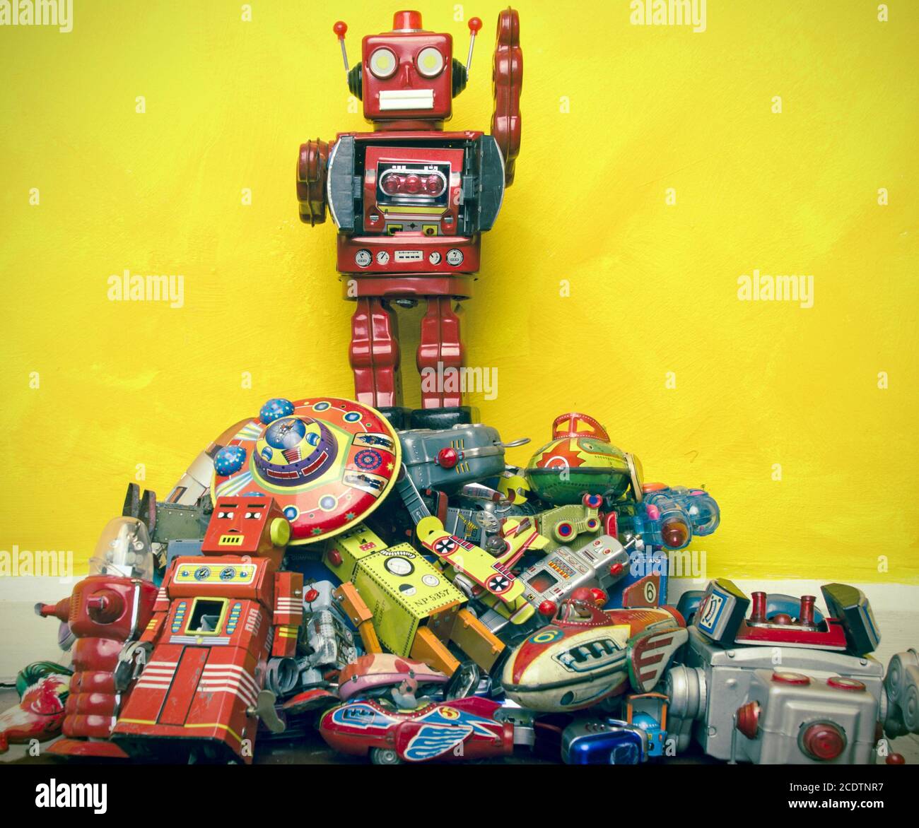 Group of robots hi-res stock photography and images - Alamy
