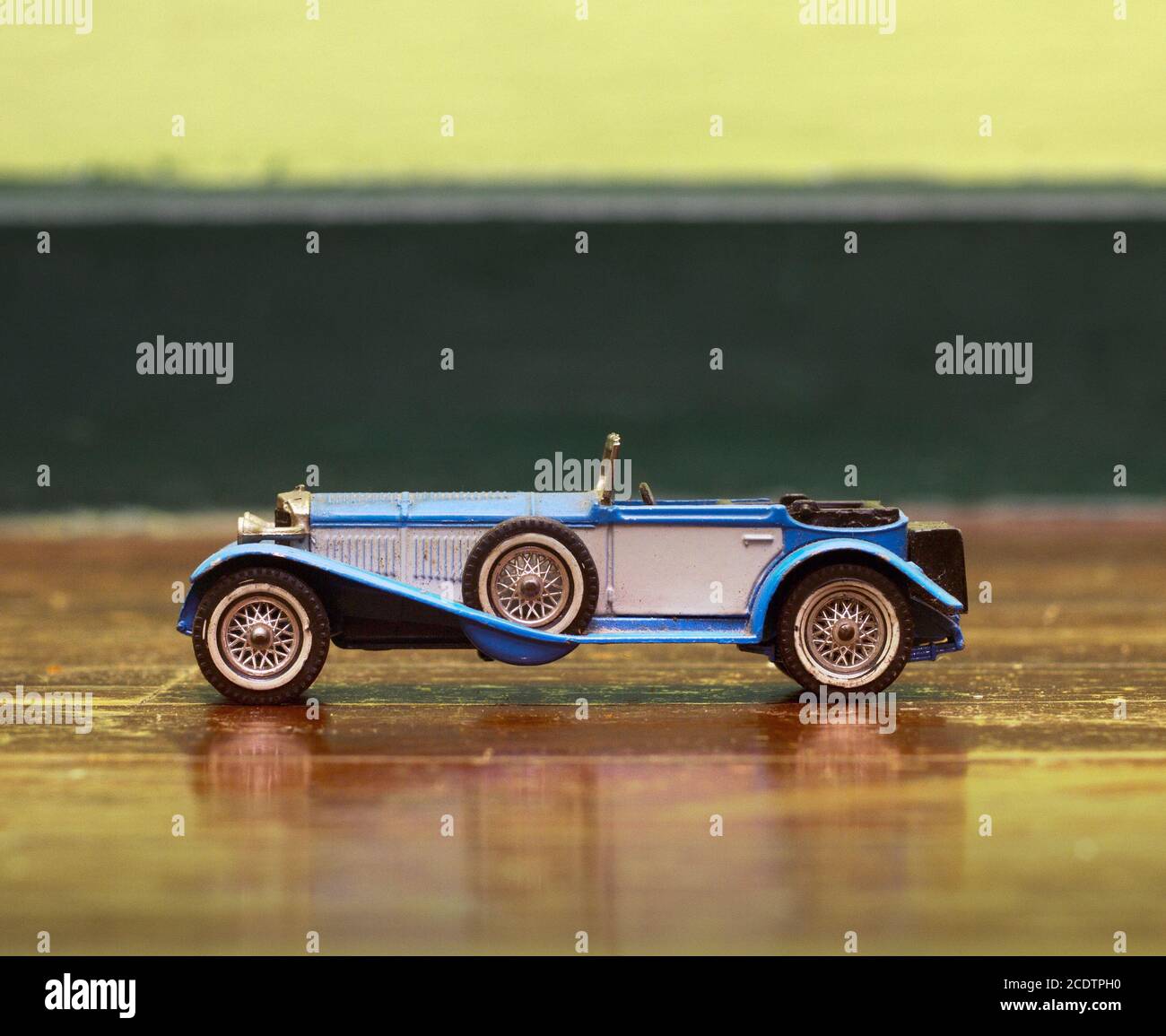 Tin car hi-res stock photography and images - Alamy