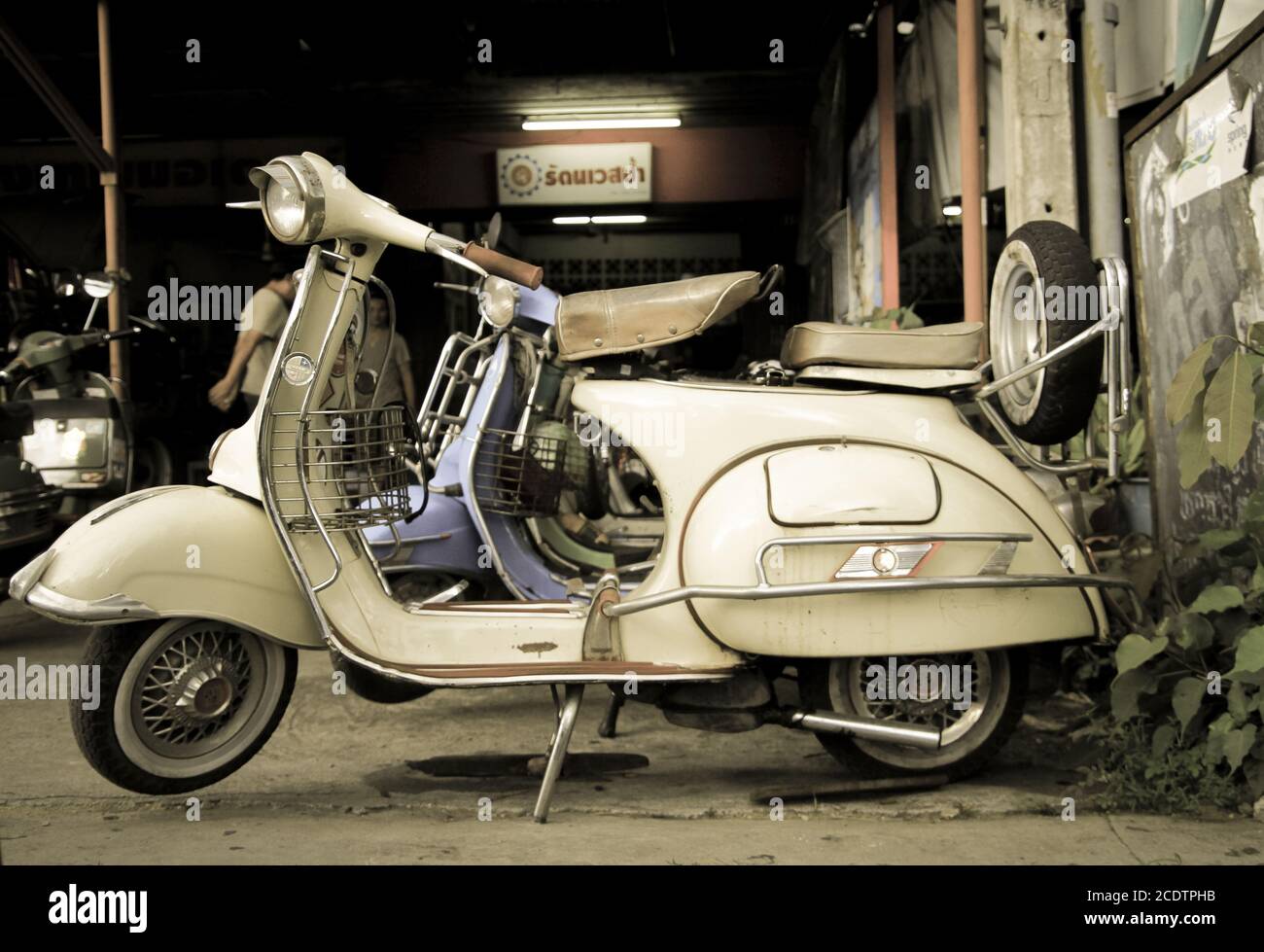 Moped wheel hi-res stock photography and images - Alamy
