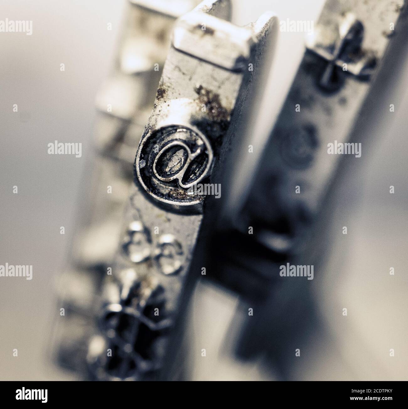 Url font hi-res stock photography and images - Alamy