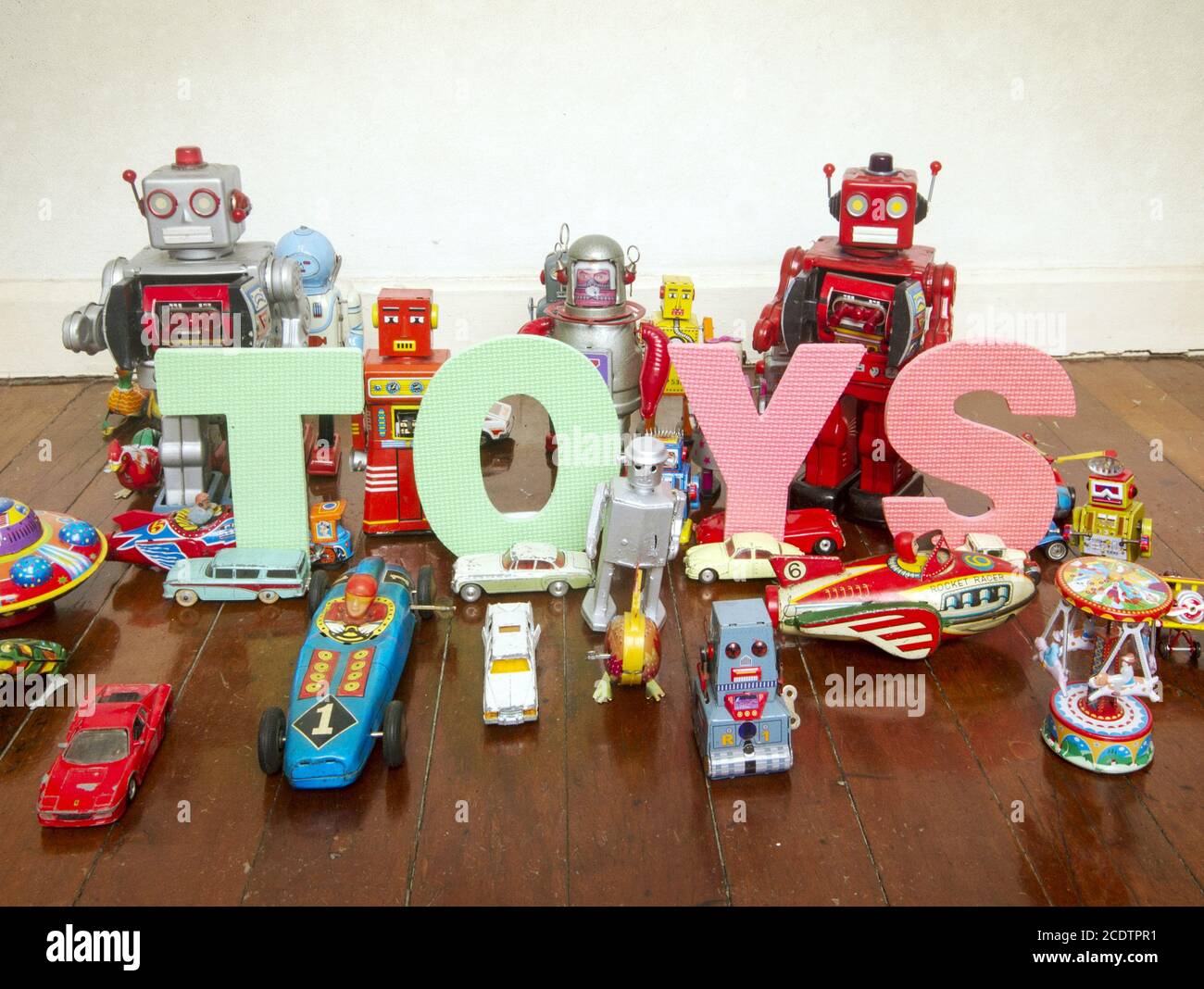 Old robots hi-res stock photography and images - Alamy
