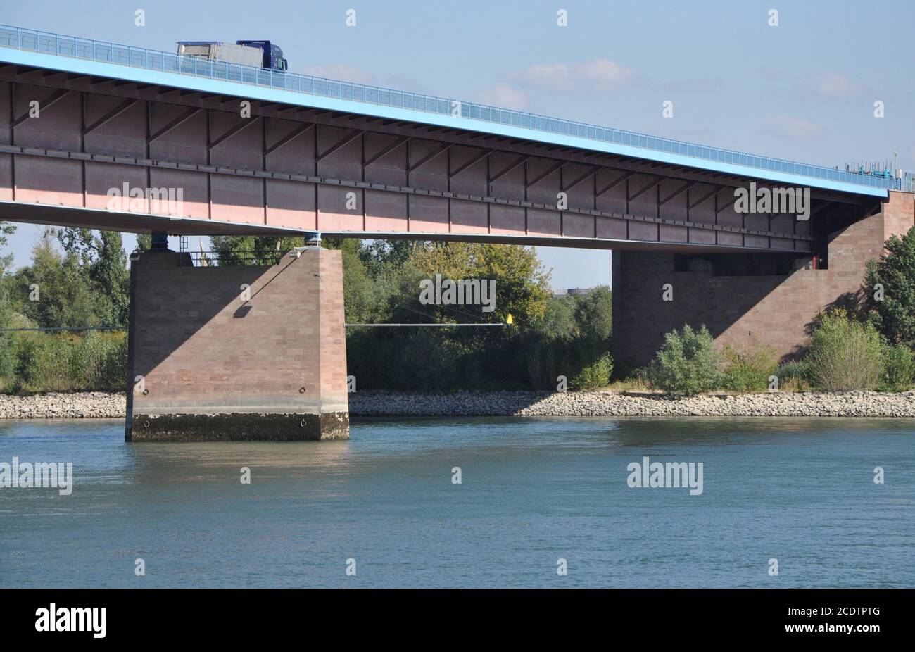 Bridge over the Rhine near MainzTheodor-Heuss-Bridge between Mainz and ...