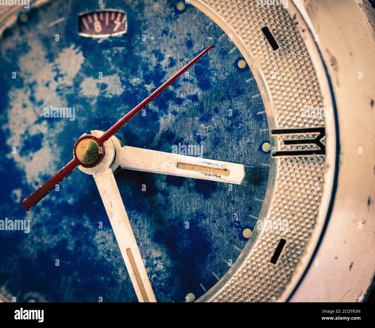 old wind up alarm clock Stock Photo - Alamy