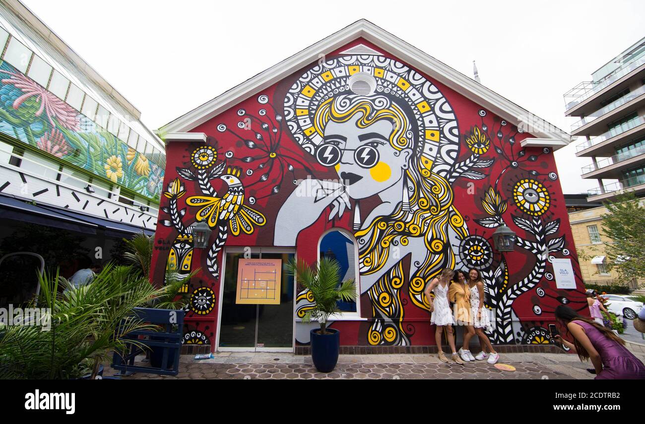Toronto, Canada. 29th Aug, 2020. People pose for photos in front of a ...