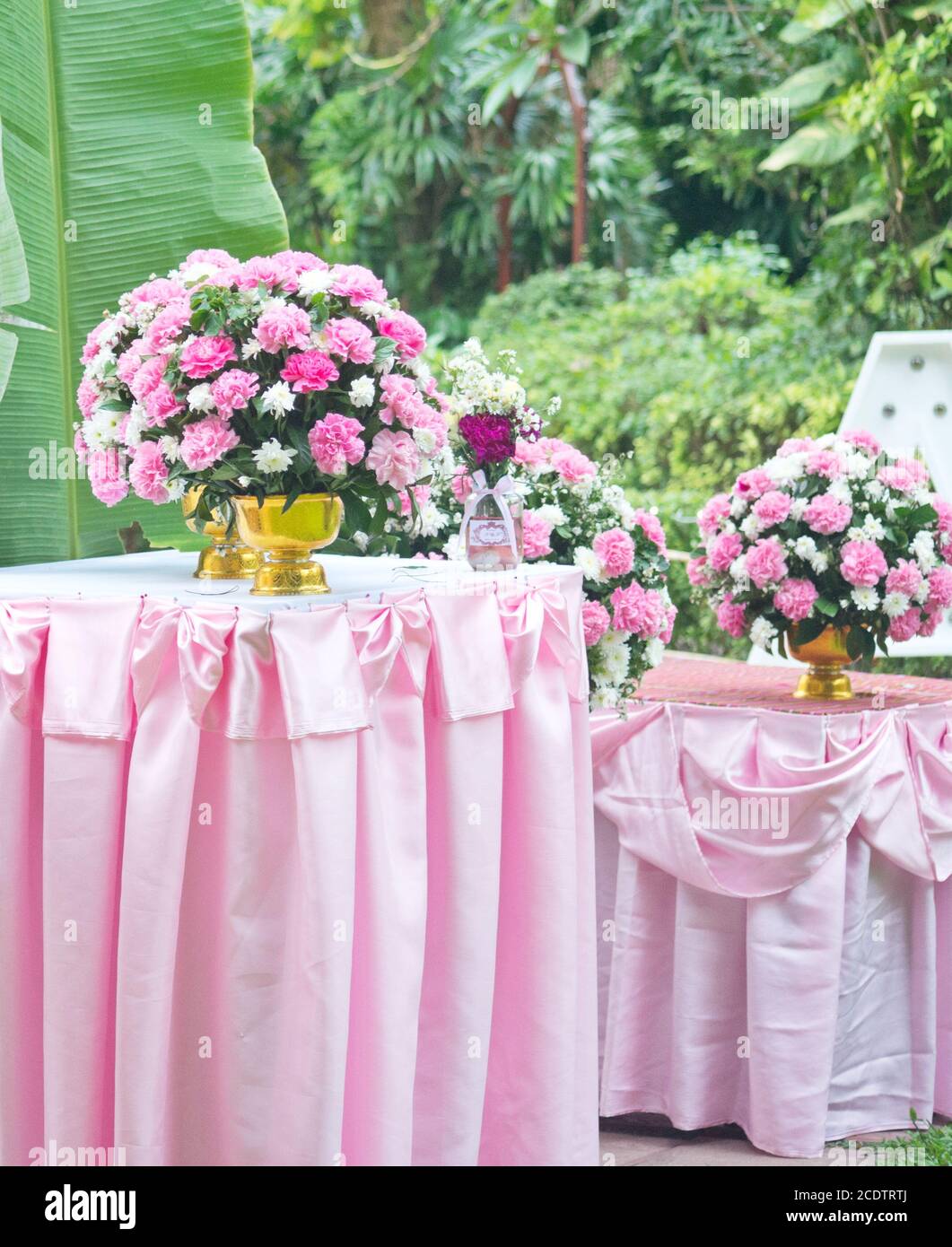 Luxury vases hi-res stock photography and images - Alamy