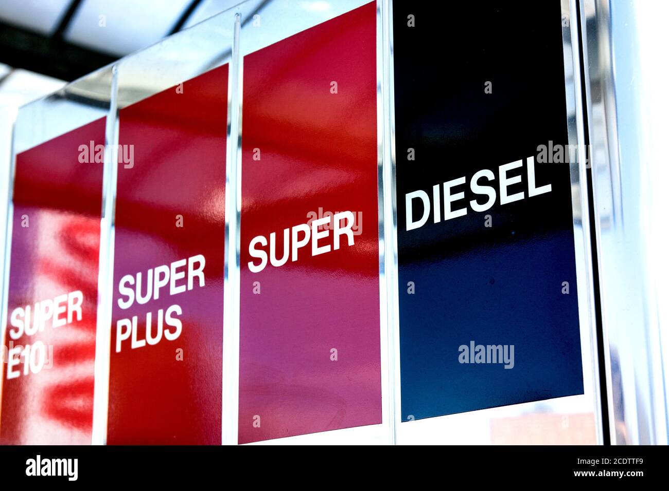 Cuban gas station hi-res stock photography and images - Alamy