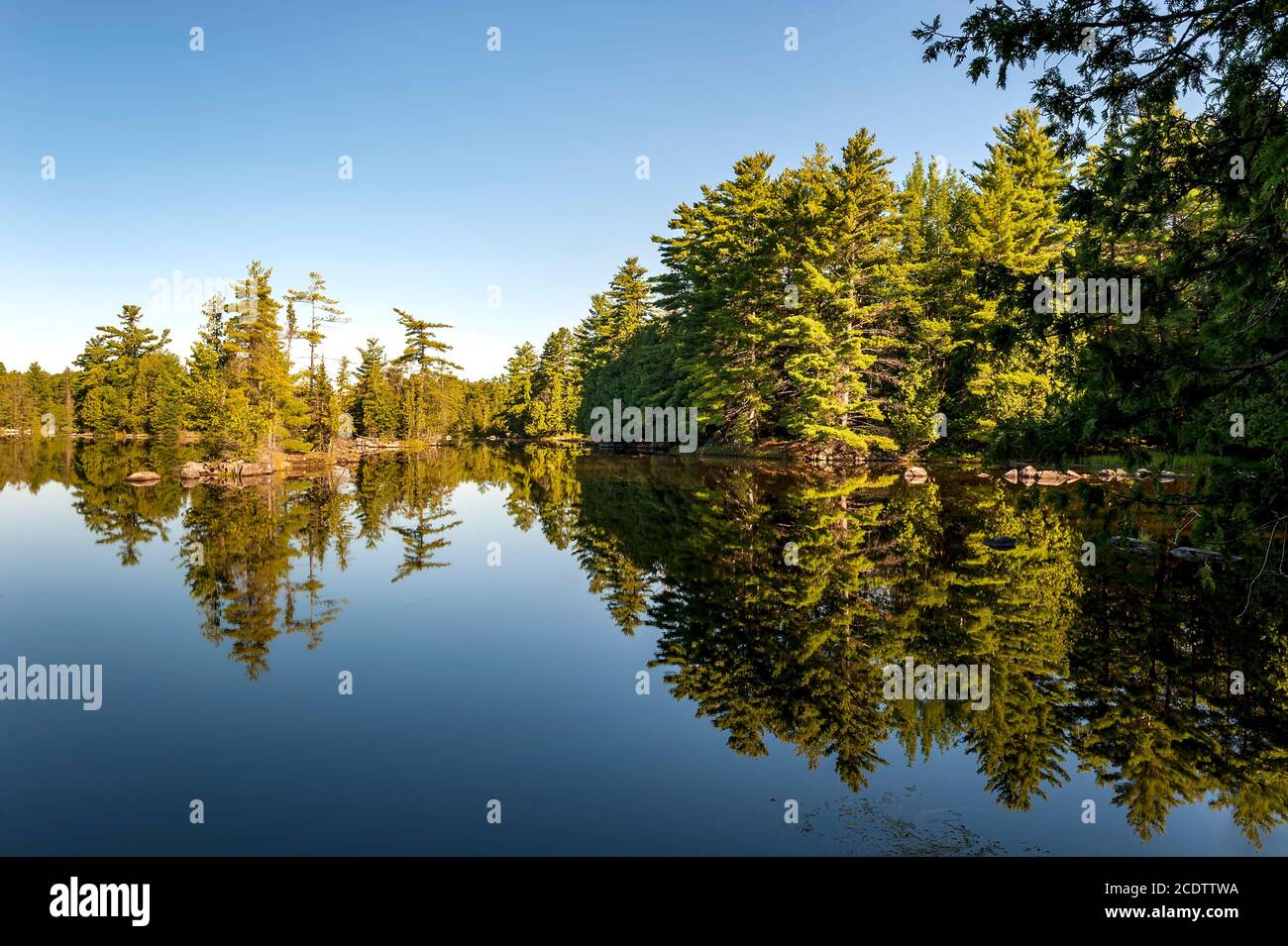 Waters reflection no one has lake hi-res stock photography and images ...