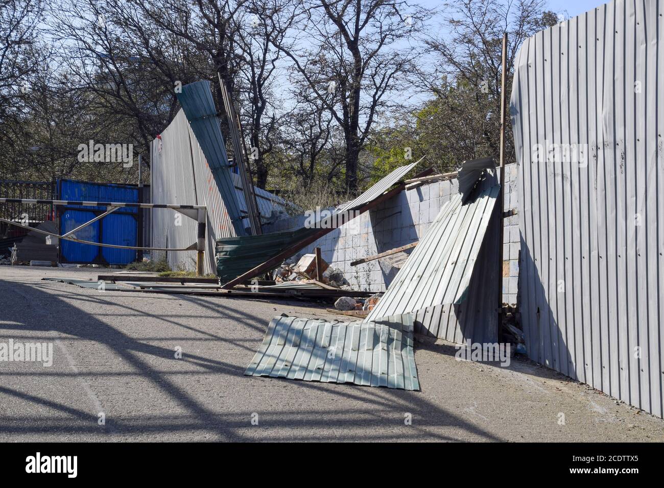 Cyclone fence hurricane fence hi-res stock photography and images - Alamy