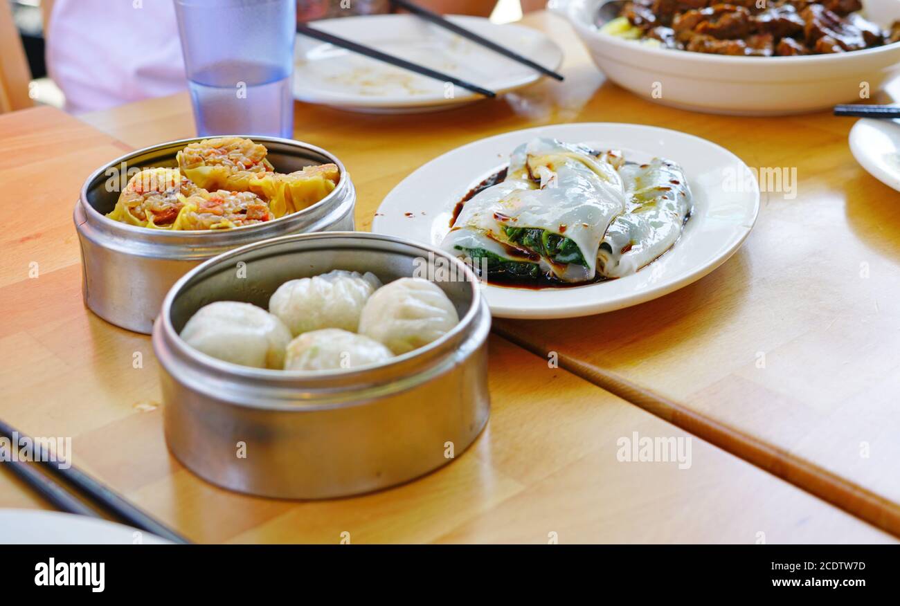 Eating kosher Chinese vegan dim sum dumpling Stock Photo - Alamy