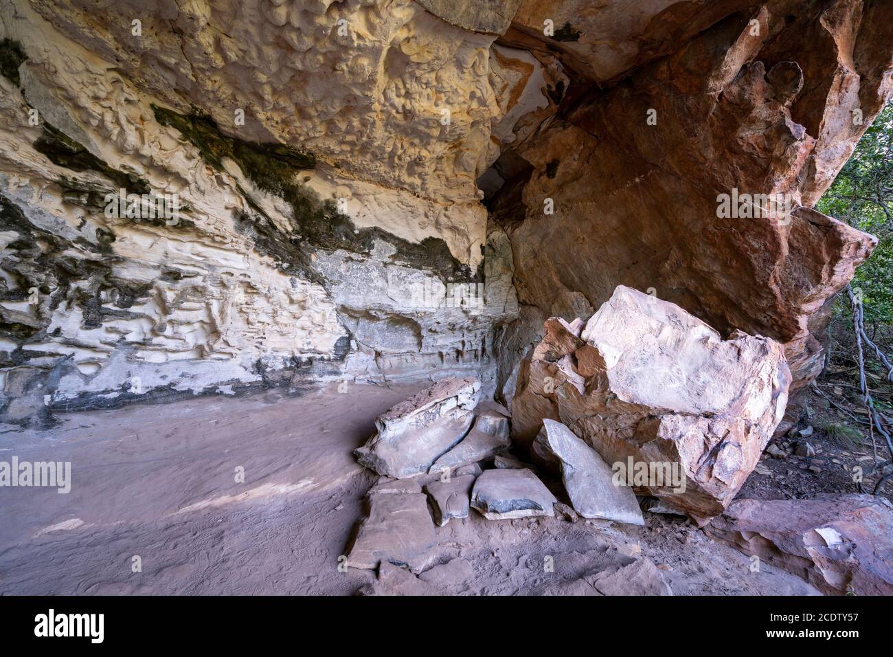 Dragon Cave at Sandstone cliffs at Cania Gorge National Park ...