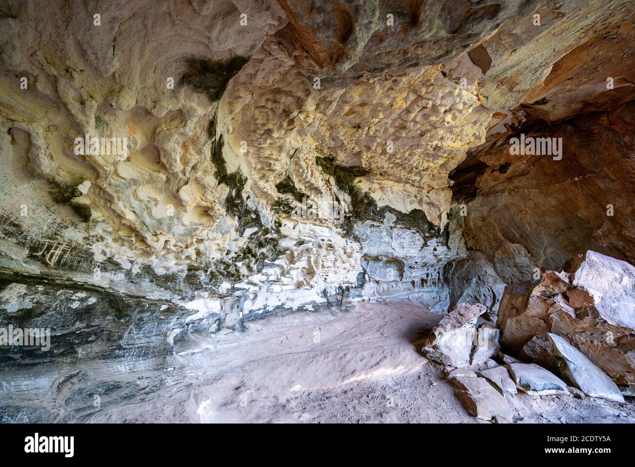 Dragon Cave at Sandstone cliffs at Cania Gorge National Park ...