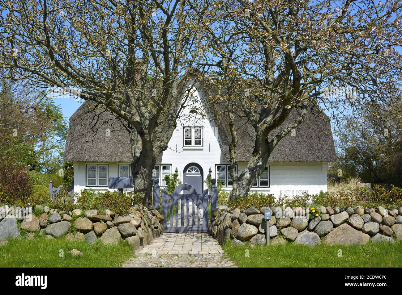 Typical frisian house hi-res stock photography and images - Alamy