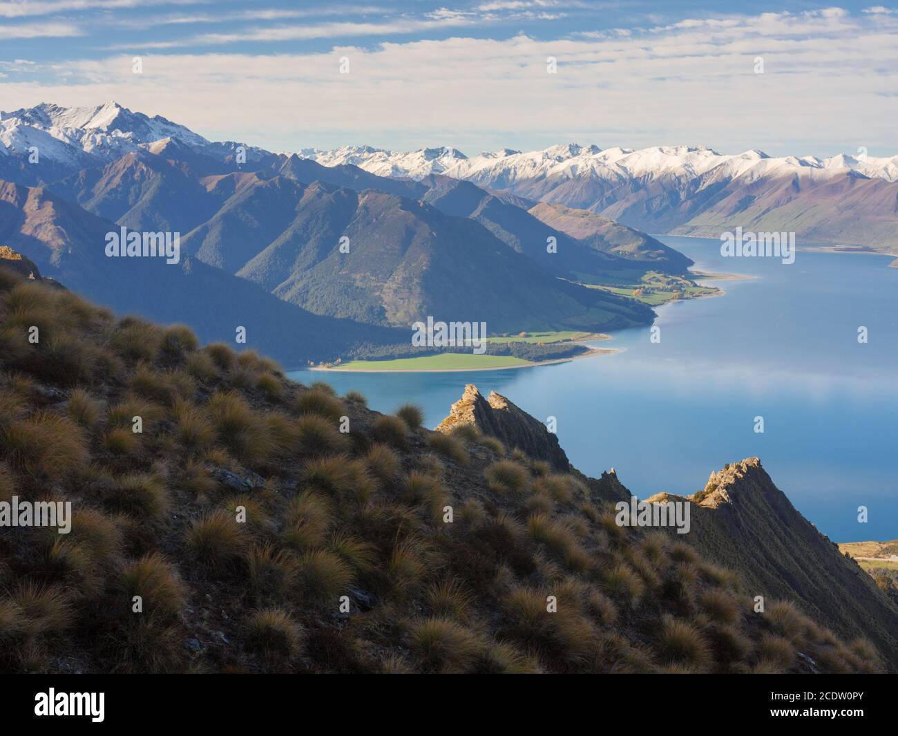 Lake Hawea and mountain landscape new zealand Stock Photo - Alamy