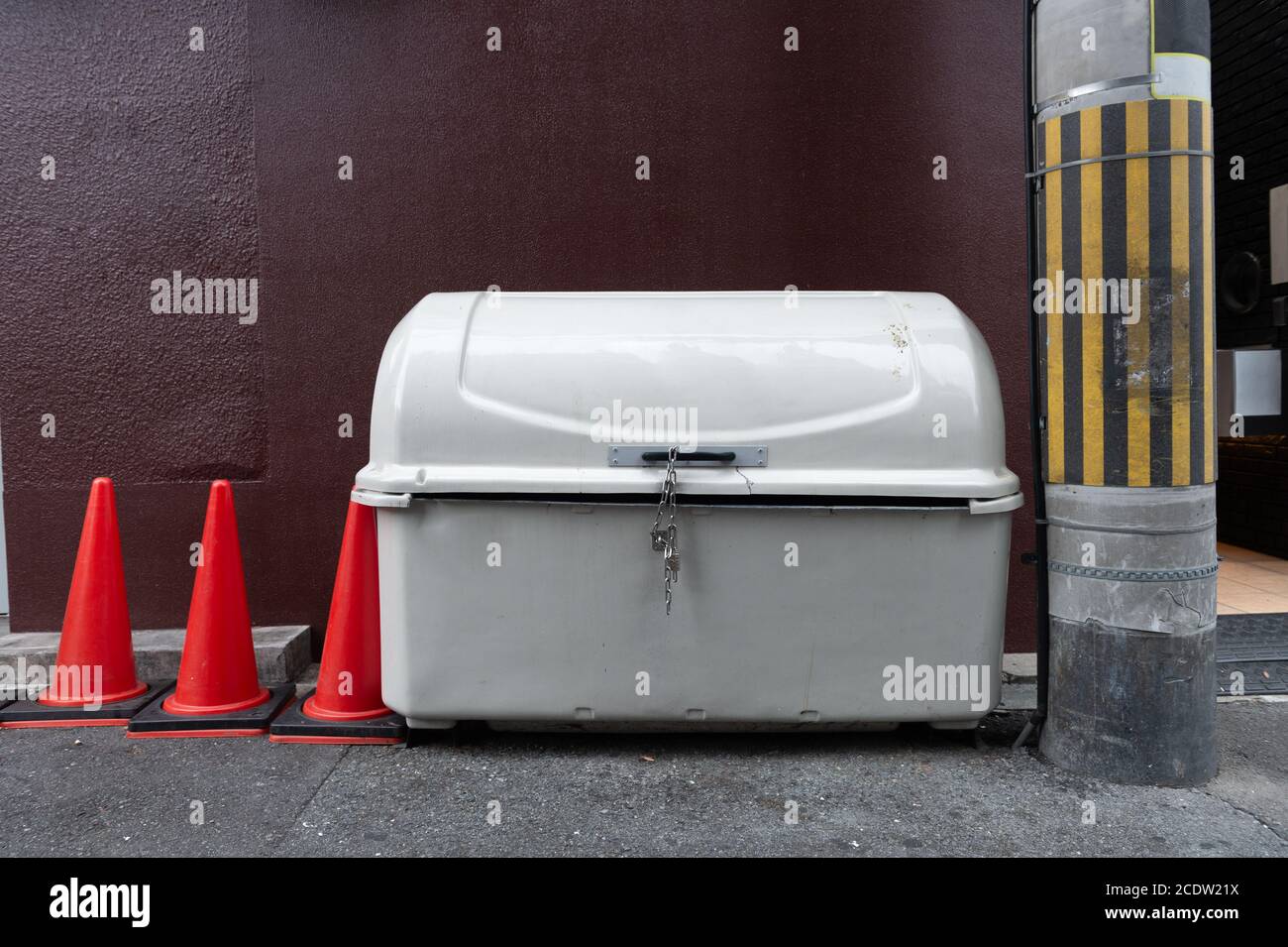 city trash cans Stock Photo - Alamy