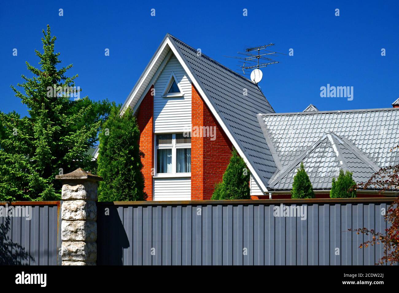 One storey house hi-res stock photography and images - Alamy