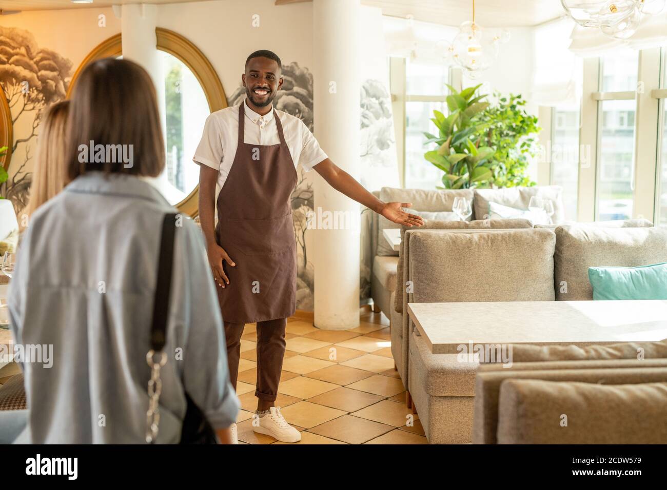 Inviting people hi-res stock photography and images - Alamy