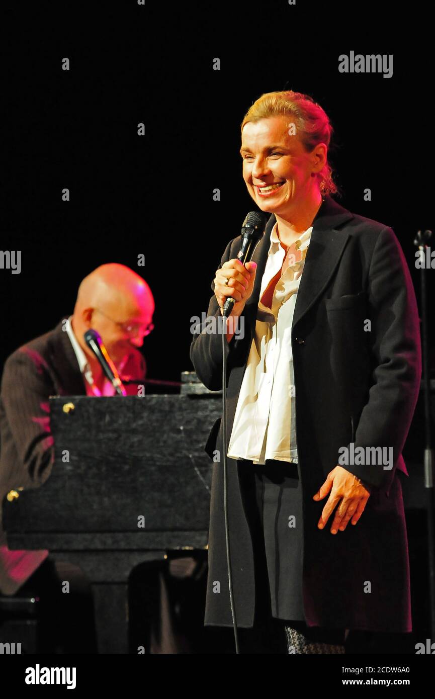 Ben suverkru am piano hi-res stock photography and images - Alamy