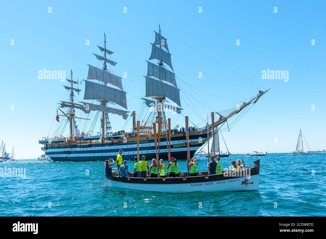 Oarsmen crew welcoming the training ship of the Italian Navy "AMERIGO ...