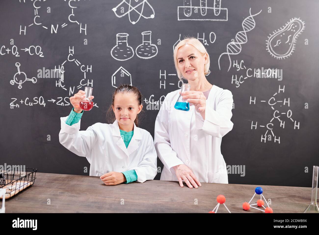 Teaching chemistry laboratory hi-res stock photography and images - Alamy