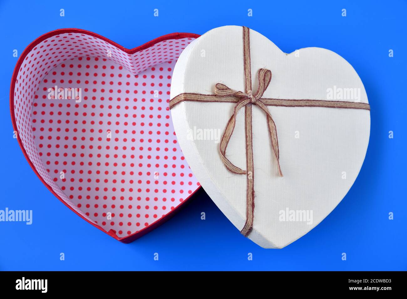 Open empty box hi-res stock photography and images - Alamy