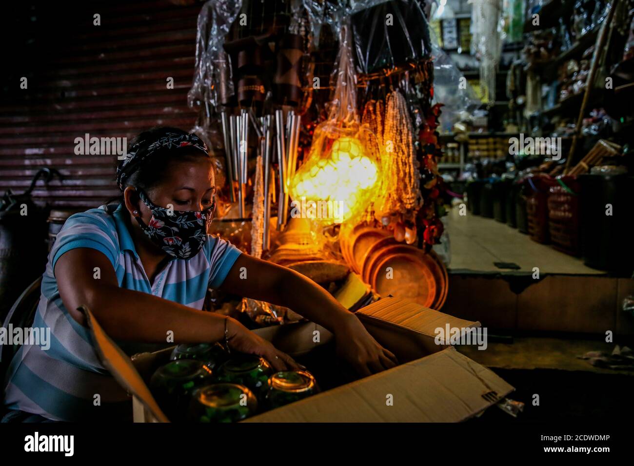 Manila handicraft hi-res stock photography and images - Alamy
