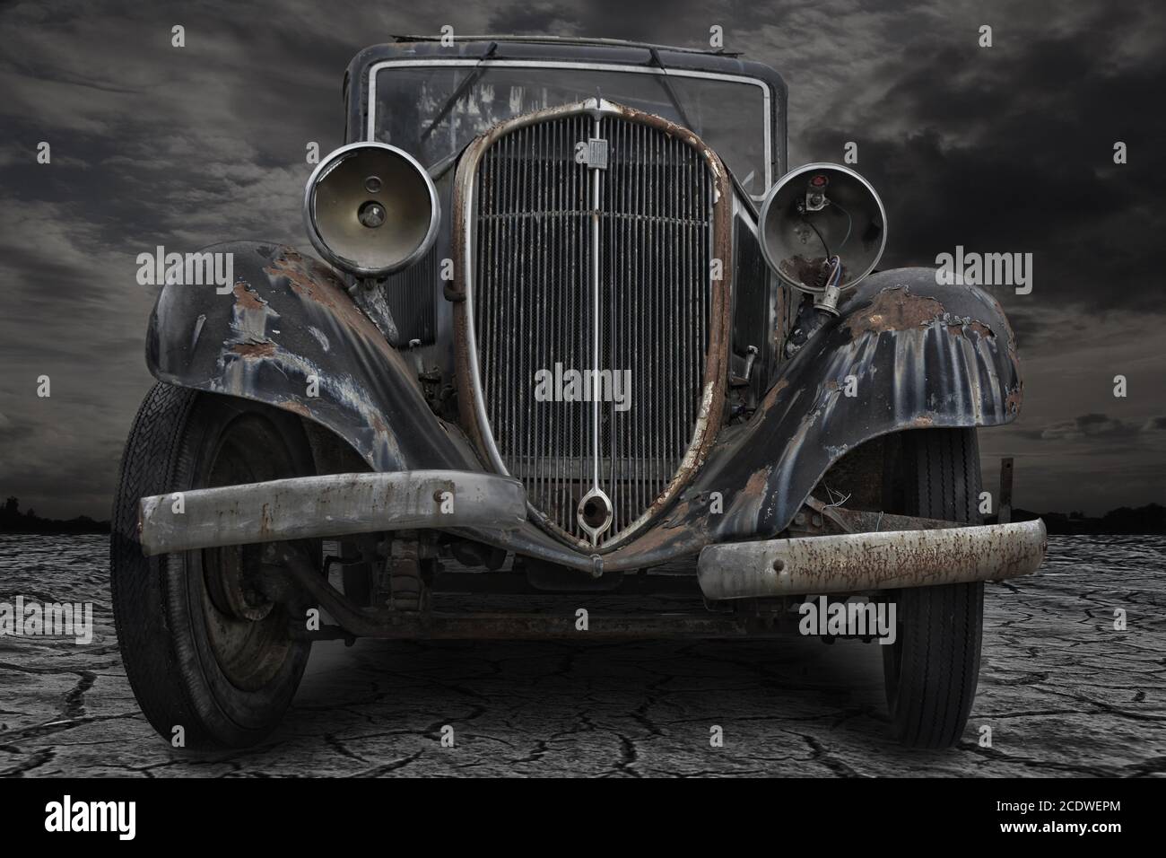 Rotten car hi-res stock photography and images - Alamy