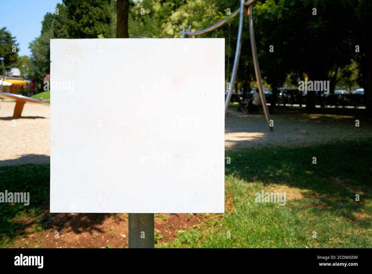 empty white signboard Stock Photo - Alamy