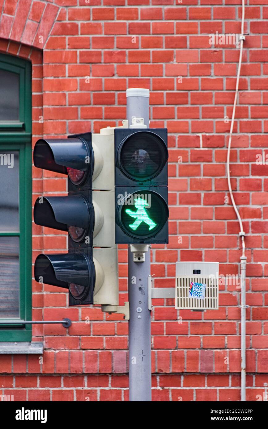 Green walk man traffic light hi-res stock photography and images - Alamy