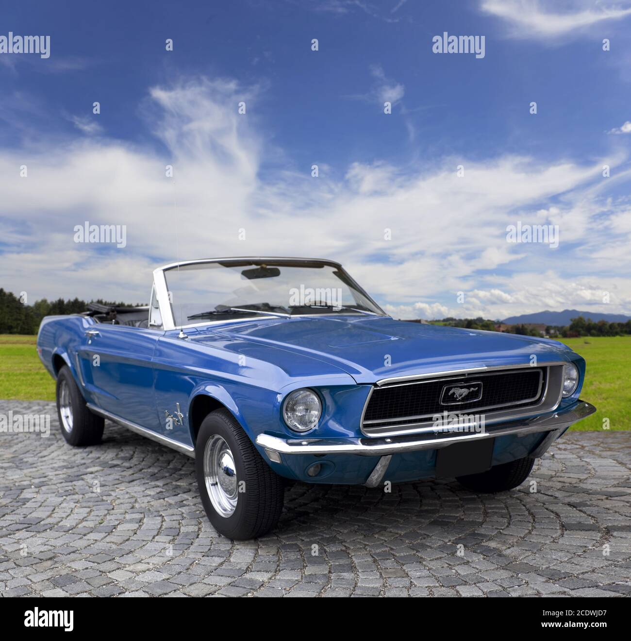 Vintage blue convertible hi-res stock photography and images - Alamy