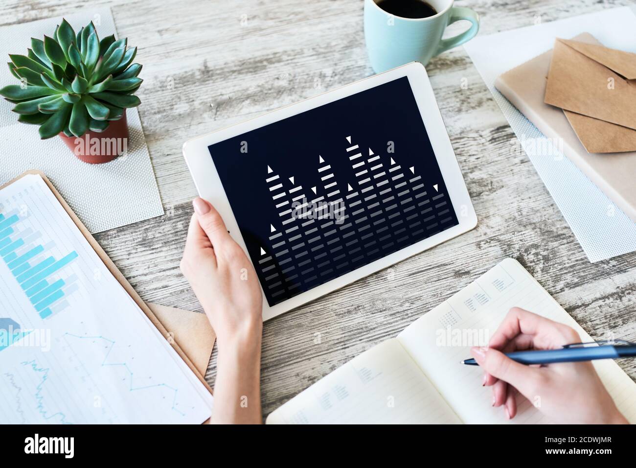 Stock diagram on screen hi-res stock photography and images - Alamy