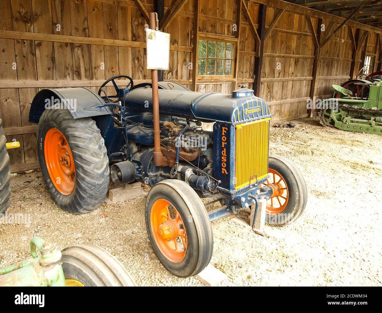 Power machines and wheels hi-res stock photography and images - Alamy