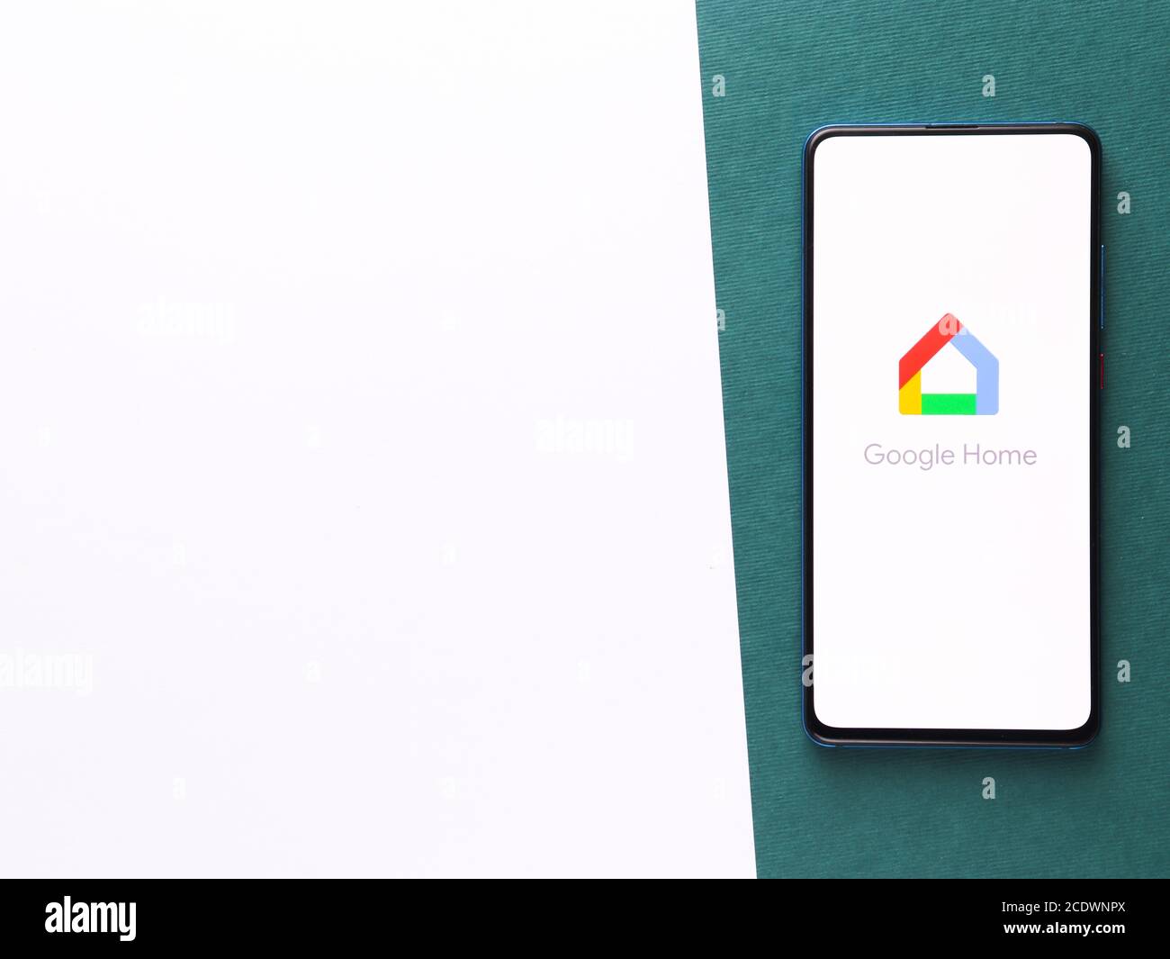 Googlehome hi-res stock photography and images - Alamy