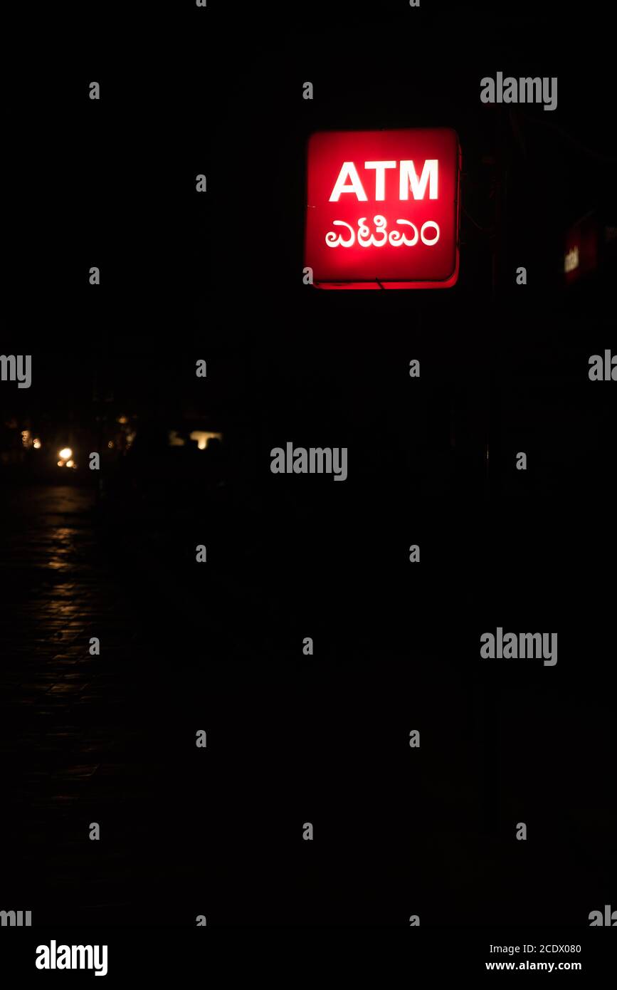 Dark street lights hi-res stock photography and images - Alamy