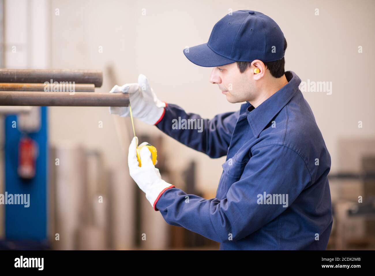 Using a tape measure hi-res stock photography and images - Alamy